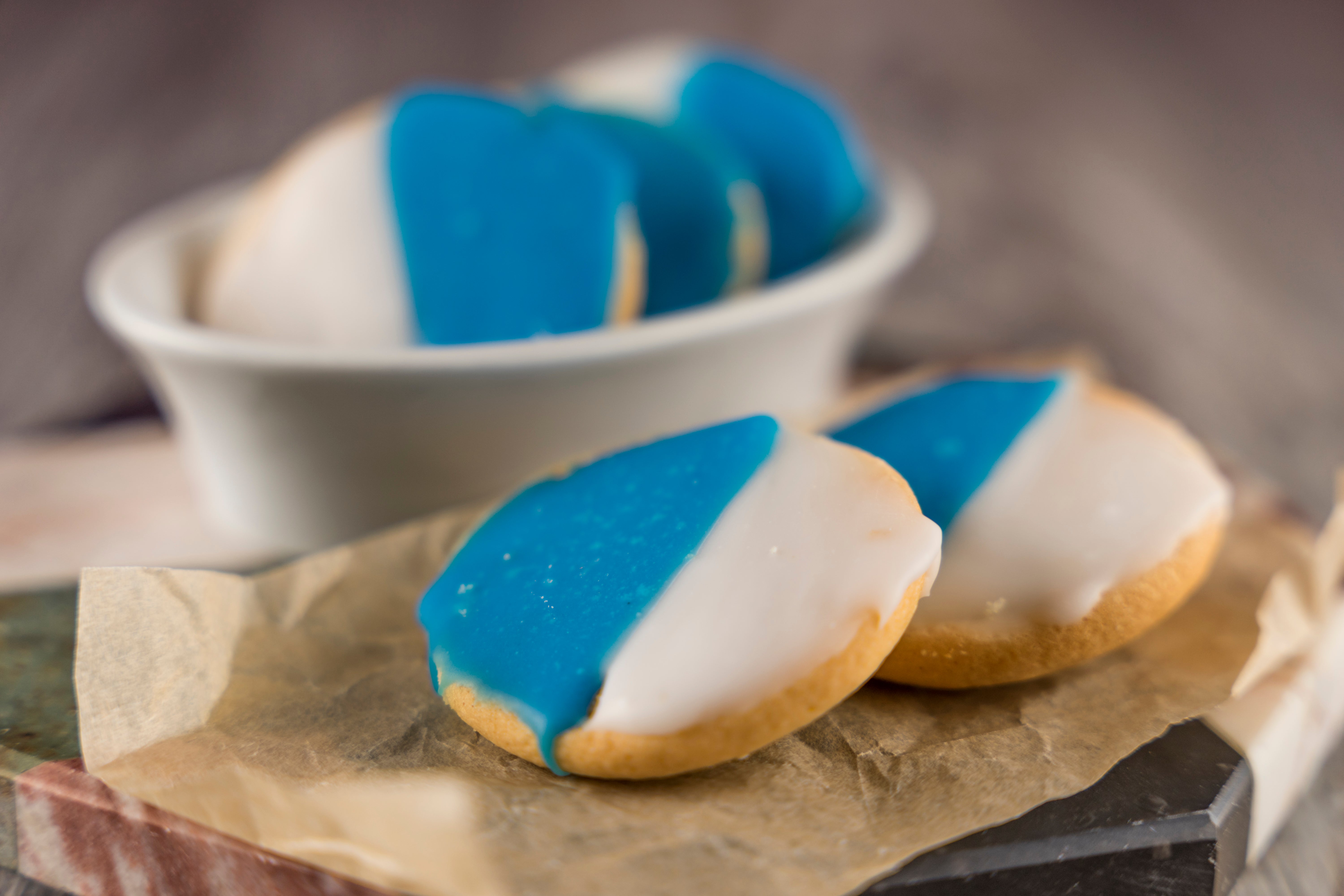 Mini Blue & White Cookies – ButterFlake